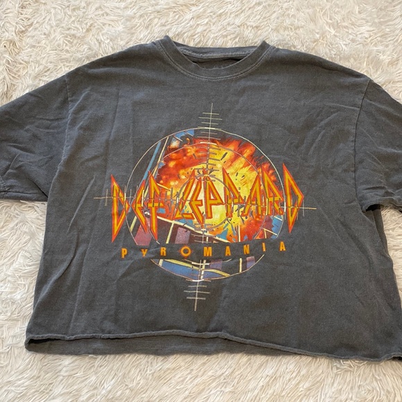 Forever 21 | Tops | Def Leppard Oversized Crop Tshirt | Poshmark